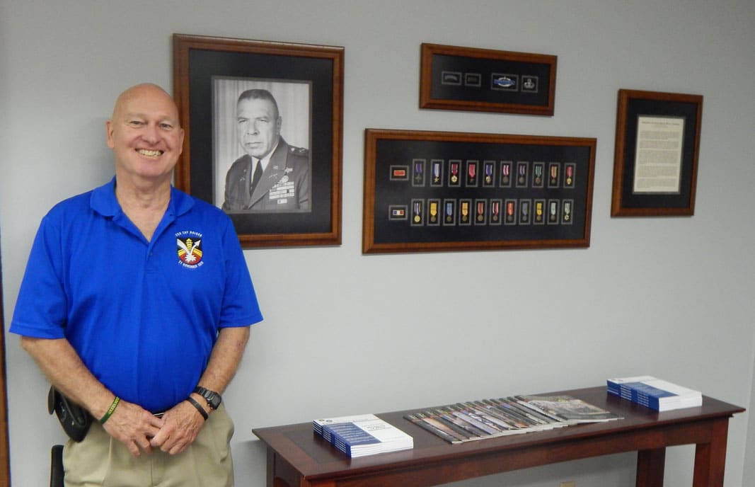 Son Tay Raider visits Simons Center - Command and General Staff College ...